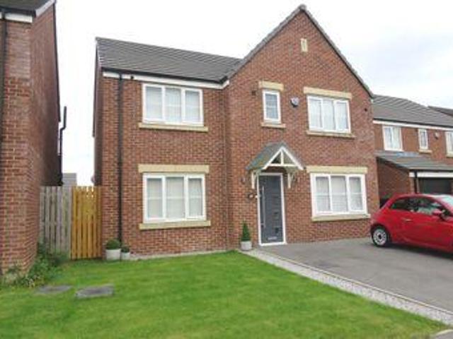 4 Bedrooms Detached house for sale in Woodlands Way, Whinmoor, Leeds LS14