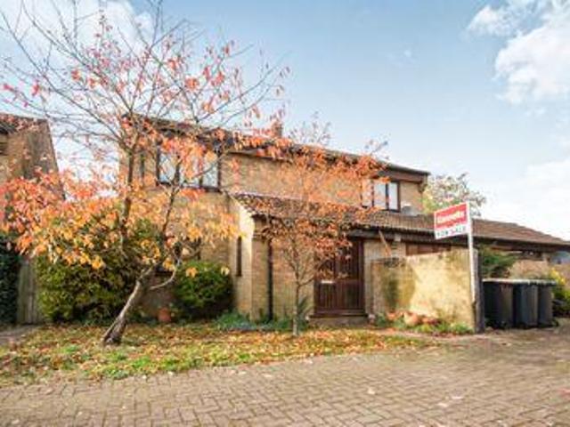 4 Bedrooms Detached house for sale in Woodlands Close, Cople, Bedford MK44