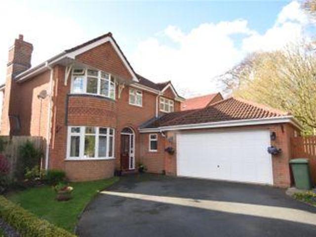 4 Bedrooms Detached house for sale in Woodlea Lawn, Meanwood, Leeds LS6