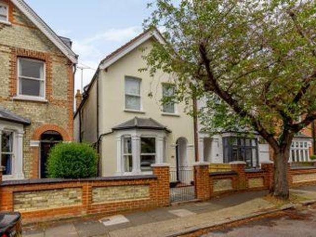 4 Bedrooms Detached house for sale in Woodside Road, Kingston Upon Thames KT2
