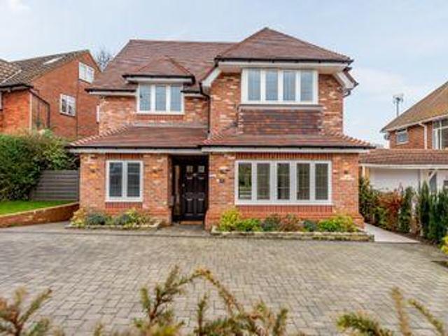 4 Bedrooms Detached house for sale in Woodside Road, Northwood HA6