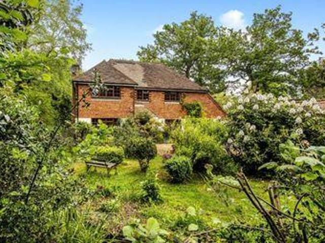 4 Bedrooms Detached house for sale in Worplesdon, Guildford, Surrey GU3