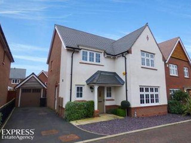 4 Bedrooms Detached house for sale in Yew Gardens, Blackpool, Lancashire FY4