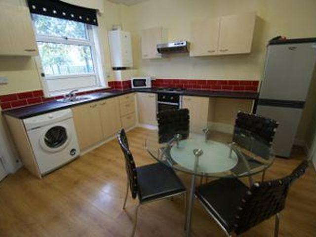4 Bedrooms End terrace house for rent in Autumn Terrace, Hyde Park, Leeds LS6