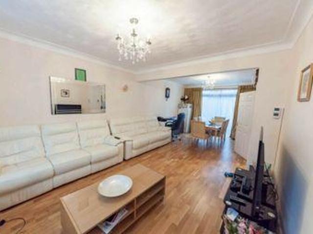 4 Bedrooms End terrace house for rent in Aldborough Road South, Ilford IG3