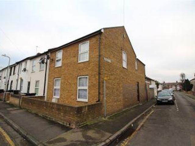 4 Bedrooms End terrace house for rent in Cutmore Street, Gravesend, Kent DA11