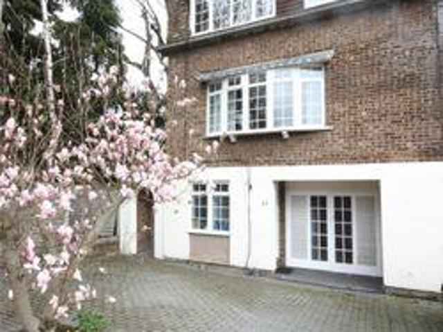4 Bedrooms End terrace house for rent in Calshot Way, Enfield EN2