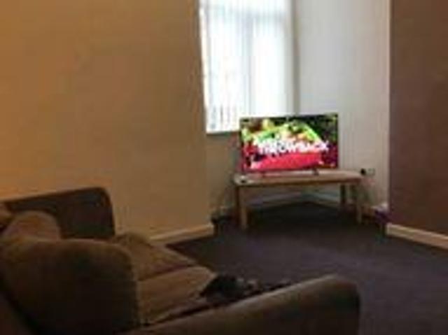 4 Bedrooms End terrace house for rent in Hall Road, Manchester M14