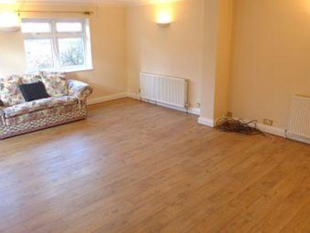4 Bedrooms End terrace house for rent in Halston Close, London, Greater London SW11