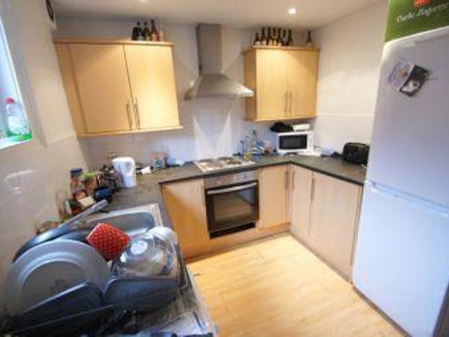 4 Bedrooms End terrace house for rent in Royal Park Road, Hyde Park, Leeds LS6