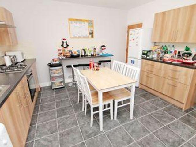 4 Bedrooms End terrace house for rent in Thornville Street, Hyde Park, Leeds LS6