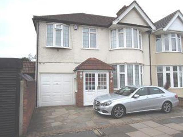 4 Bedrooms End terrace house for sale in Meadway, Ilford IG3