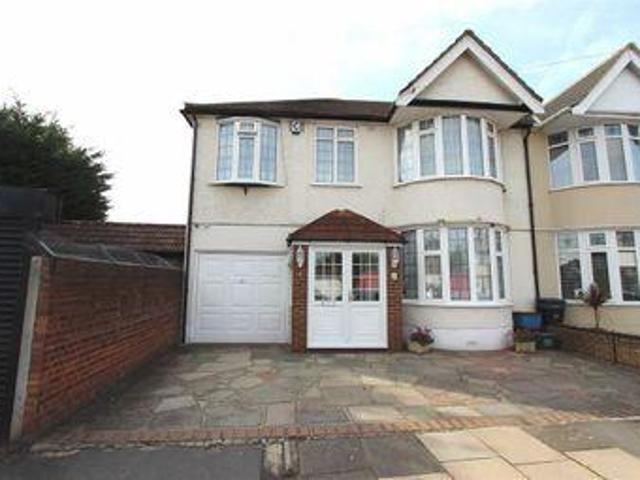 4 Bedrooms End terrace house for sale in Meadway, Seven Kings, Essex IG3