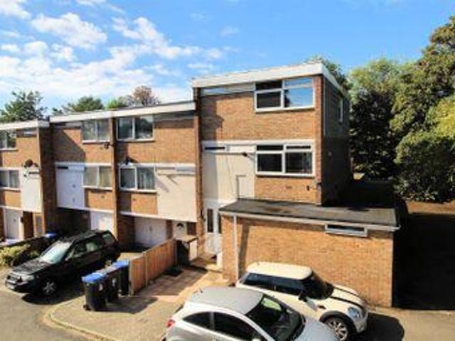 4 Bedrooms End terrace house for sale in Moorholme, Woking GU22