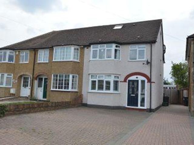 4 Bedrooms End terrace house for sale in Beverley Close, Chessington, Surrey. KT9