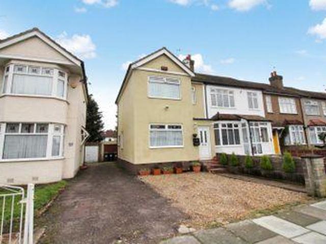 4 Bedrooms End terrace house for sale in Boleyn Avenue, Enfield EN1
