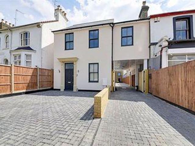 4 Bedrooms End terrace house for sale in Leicester Road, Barnet, Herts EN5