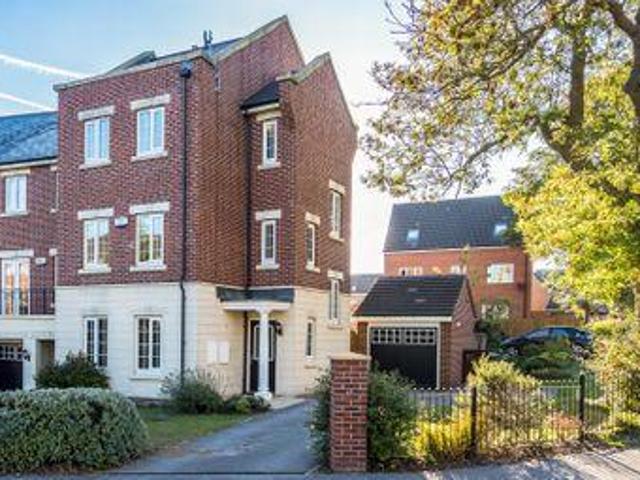 4 Bedrooms End terrace house for sale in Salamanca Crescent, Middleton, Leeds LS10