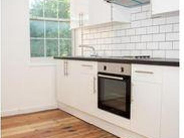 4 Bedrooms Flat for rent in Comber House, London SE5