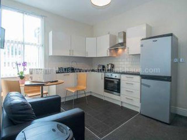 4 Bedrooms Flat for rent in Copson Street, Manchester M20