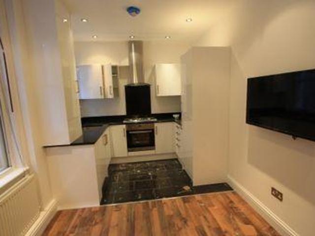 4 Bedrooms Flat for rent in Cavendish Parade, 9Dw, Clapham Common SW4