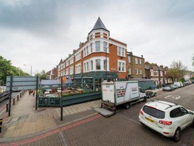 4 Bedrooms Flat for rent in Cavendish Parade, London SW4
