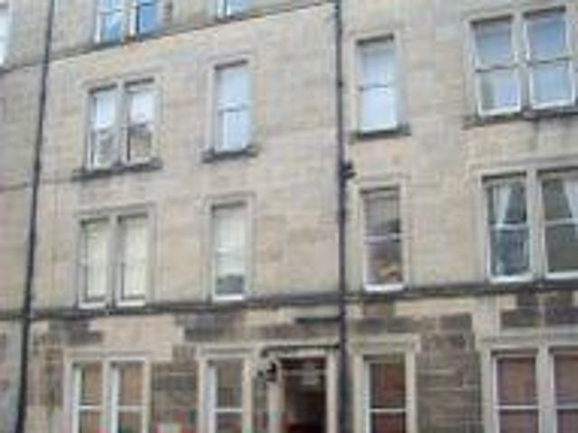 4 Bedrooms Flat for rent in Caledonian Place, Edinburgh EH11