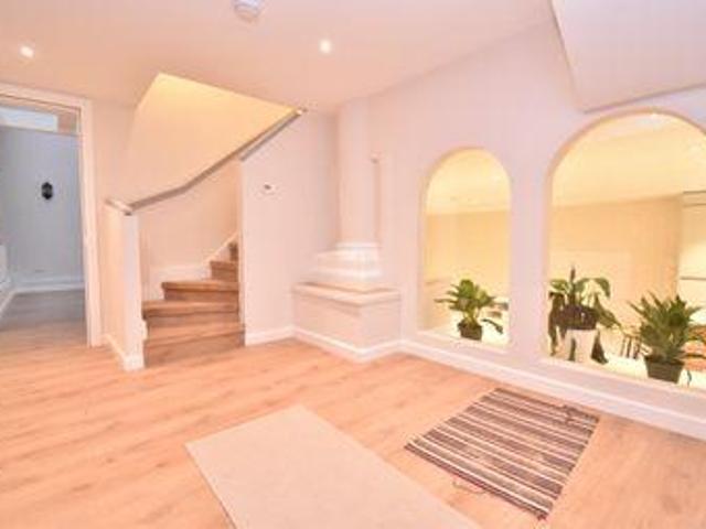 4 Bedrooms Flat for rent in Camden Park Road, Camden NW1