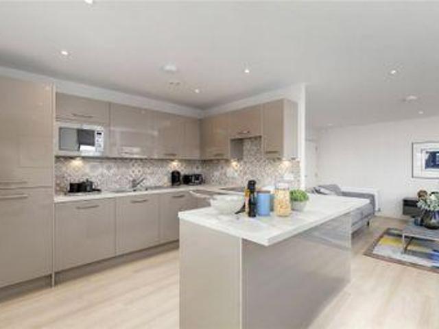4 Bedrooms Flat for rent in Canal Walk, Edinburgh, Midlothian EH3