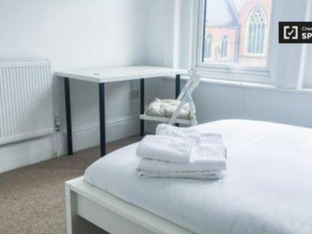 4 Bedrooms Flat for rent in Churchfield Road, London W3