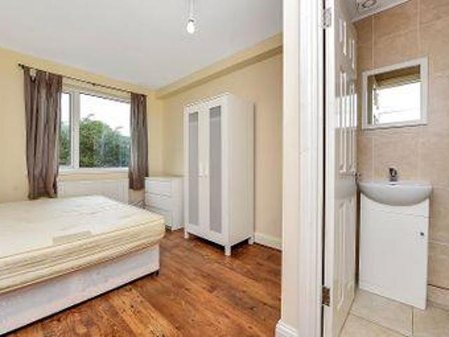 4 Bedrooms Flat for rent in Churchward Gardens, Kennington SE17