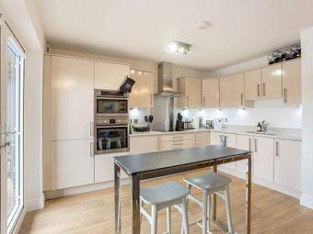 4 Bedrooms Flat for rent in Chilton Grove, London SE8