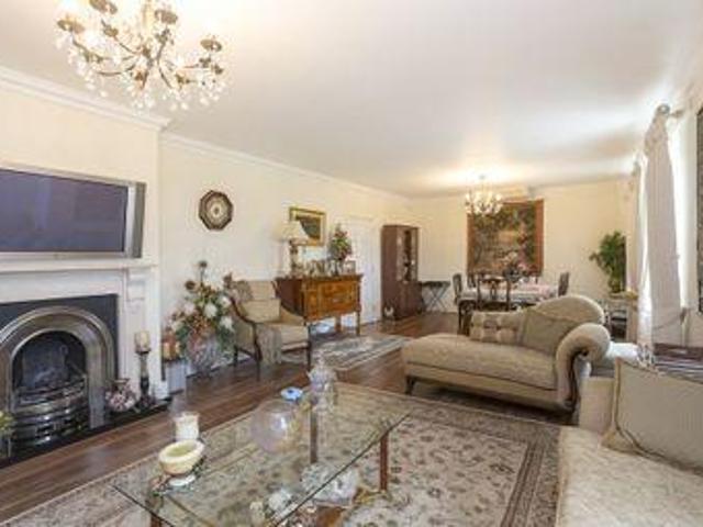 4 Bedrooms Flat for rent in Claybury Hall, Regents Drive, Woodford Green IG8