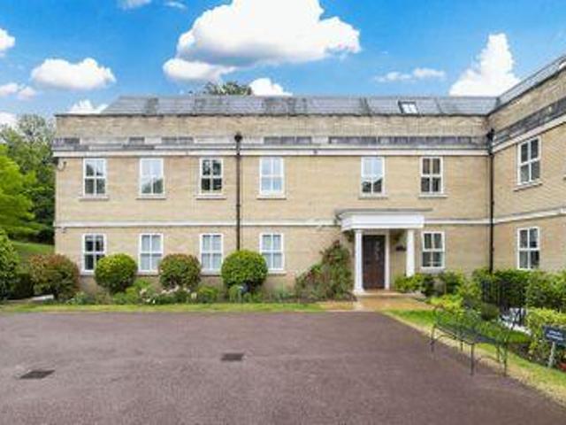 4 Bedrooms Flat for rent in Claybury Hall, Regents Drive, Woodford Green IG8