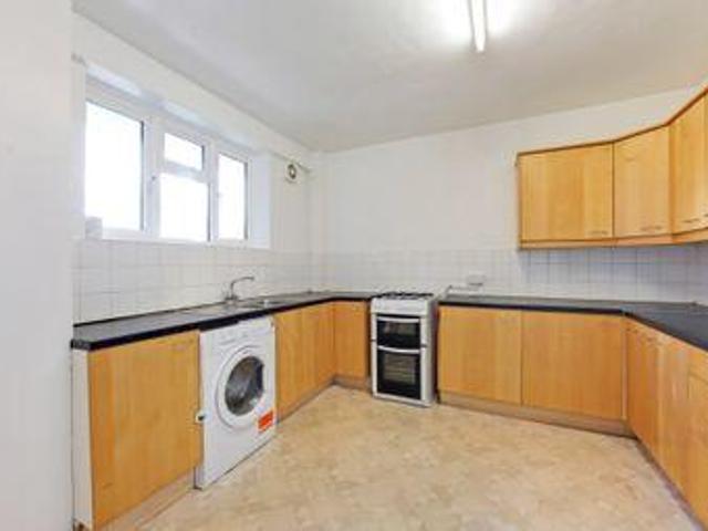4 Bedrooms Flat for rent in Cumberland House, Kingston Hill, Kingston Upon Thames, Surrey KT2