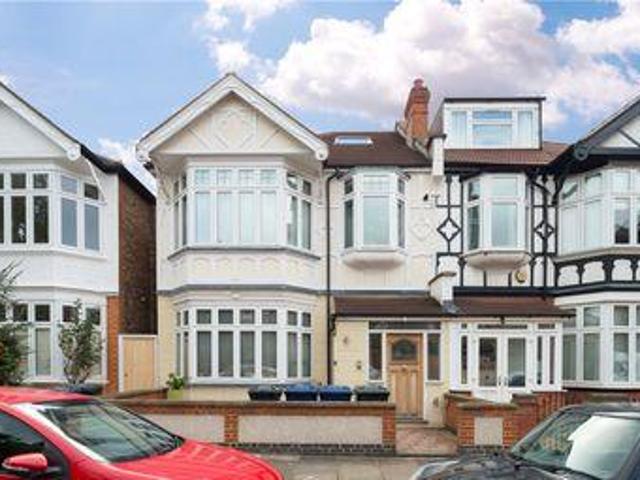 4 Bedrooms Flat for rent in Agnes Road, Shepherds Bush W3