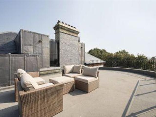4 Bedrooms Flat for rent in Arkwright Road, London NW3