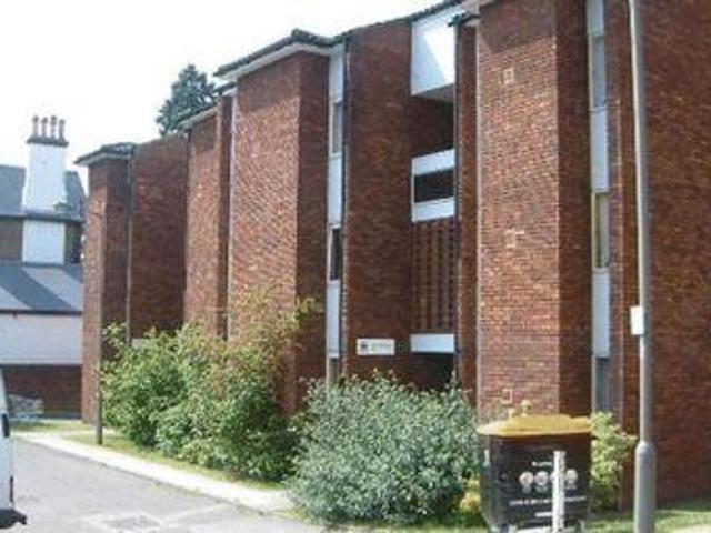 4 Bedrooms Flat for rent in Arnewood Close, London SW15