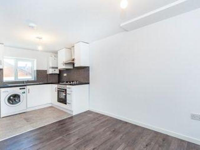4 Bedrooms Flat for rent in Askew Road, London W12