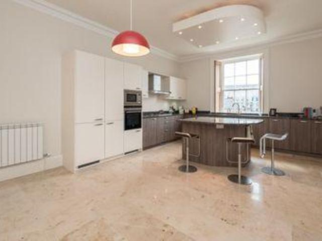 4 Bedrooms Flat for rent in Atholl Crescent, Edinburgh EH3