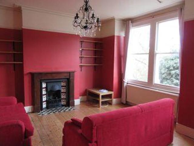 4 Bedrooms Flat for rent in Avarn Road, Tooting SW17
