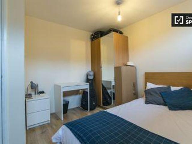 4 Bedrooms Flat for rent in Balfour Street, London SE17
