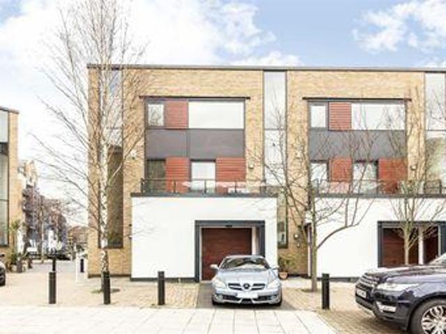 4 Bedrooms Flat for rent in Basin Approach, London E14