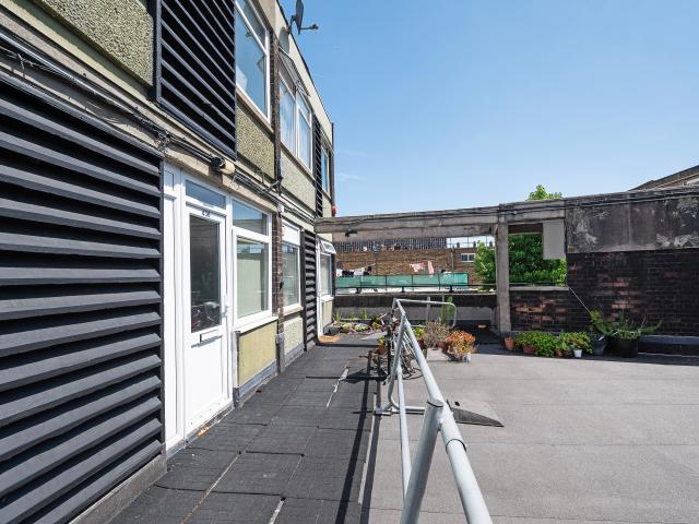 4 Bedrooms Flat for Rent in Bethnal Green Road, E2 | Foxtons