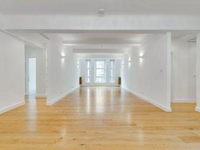 4 Bedrooms Flat for rent in Berkeley Court, Marylebone Road, London NW1
