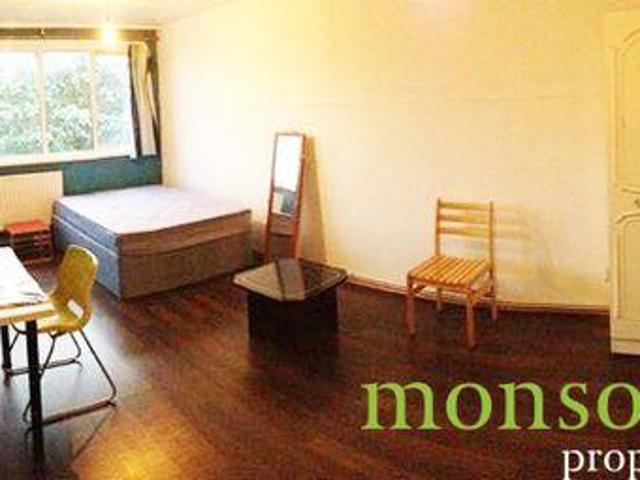 4 Bedrooms Flat for rent in Bernhardt Crescent, London NW8