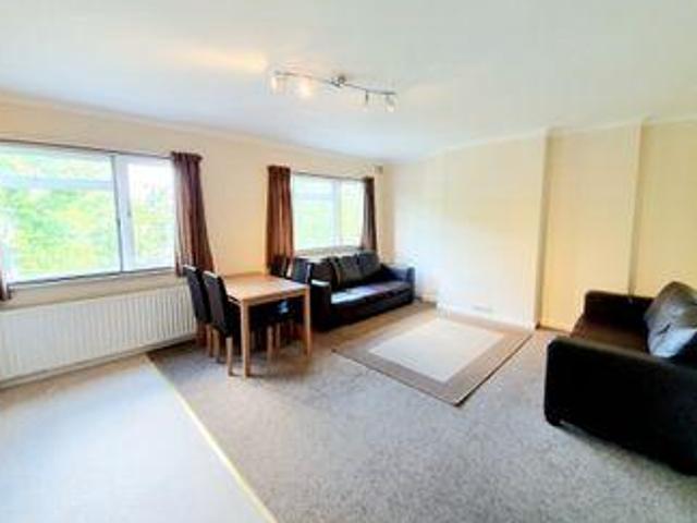 4 Bedrooms Flat for rent in Bramley Road, Oakwood N14