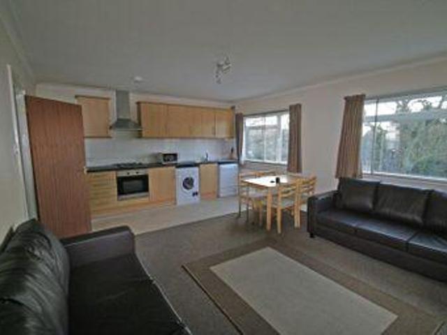 4 Bedrooms Flat for rent in Bramley Road, London N14
