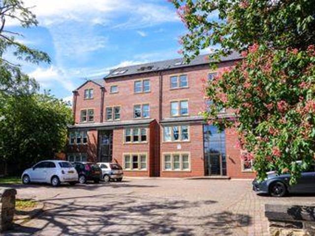 4 Bedrooms Flat for rent in Broomfield Crescent, Leeds LS6