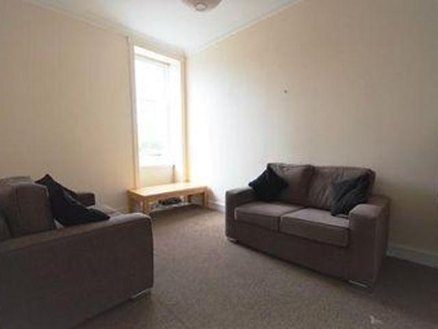 4 Bedrooms Flat for rent in Buccleuch Street, Edinburgh EH8